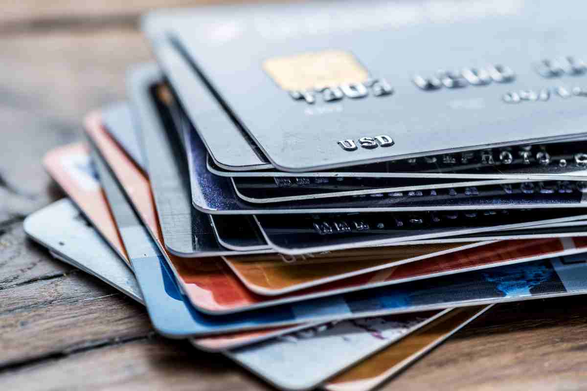 Tarjetas revolving: qué son y en qué se diferencian de otras