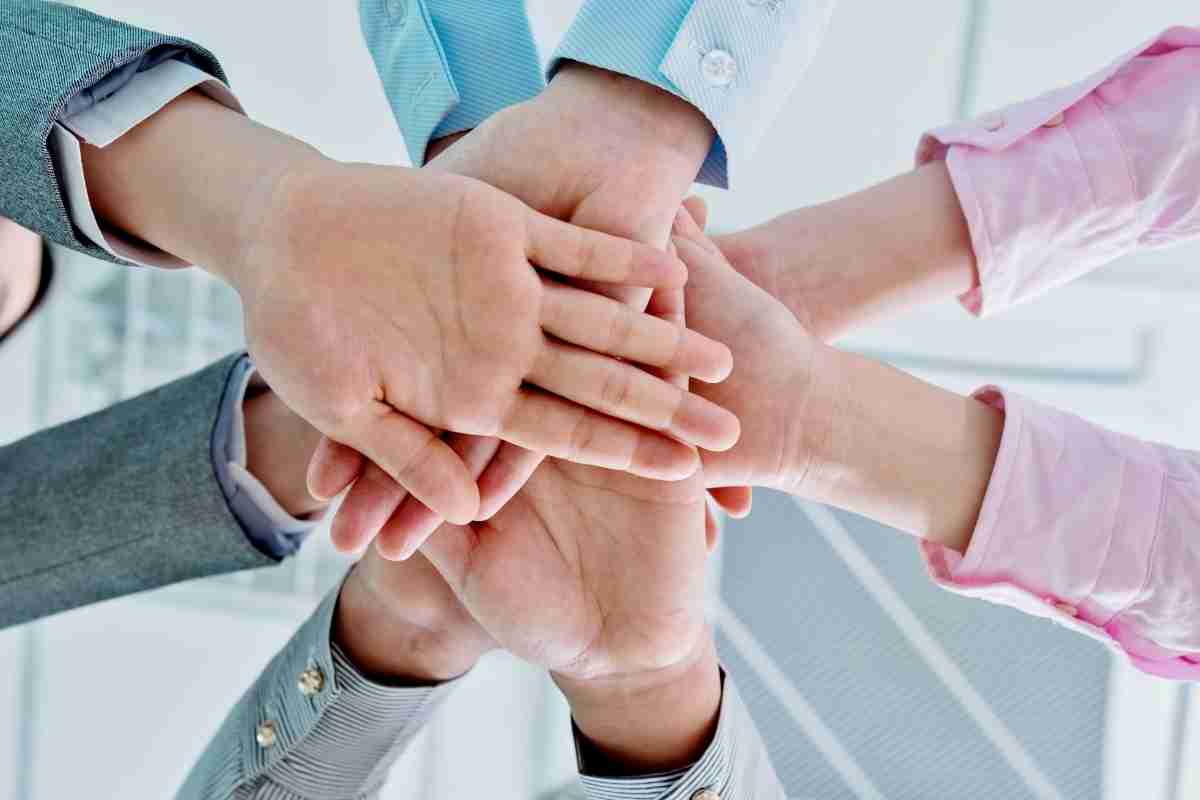 Gestión de equipos de trabajo: ¿Qué es la sinergia laboral?