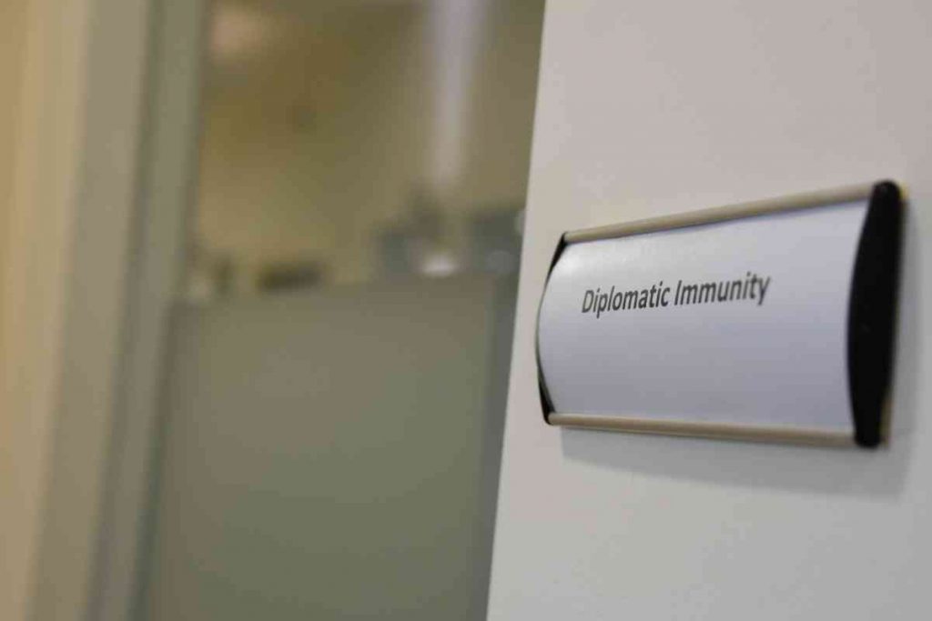 Inmunidad diplomática: qué es y a quién le afecta